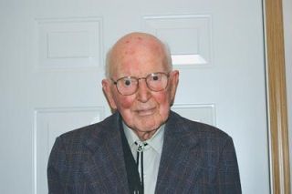 Marysvilles pastor Levi Larson passes at age 100 on Sept. 5 ...