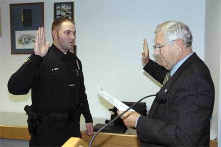 Smith sworn in as a new Marysville Police officer | Marysville Globe