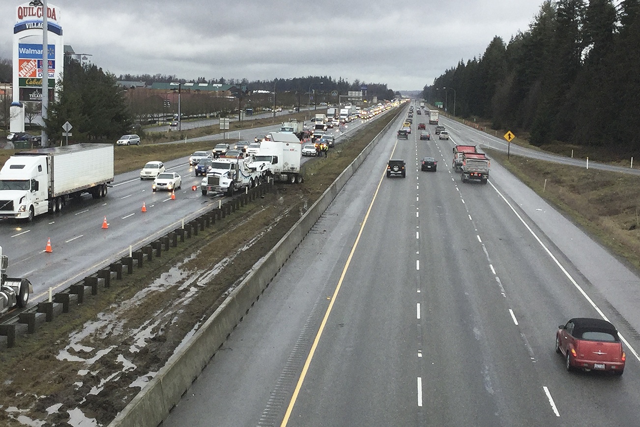 I-5 traffic standstill in Marysville forces semi-truck off road ...