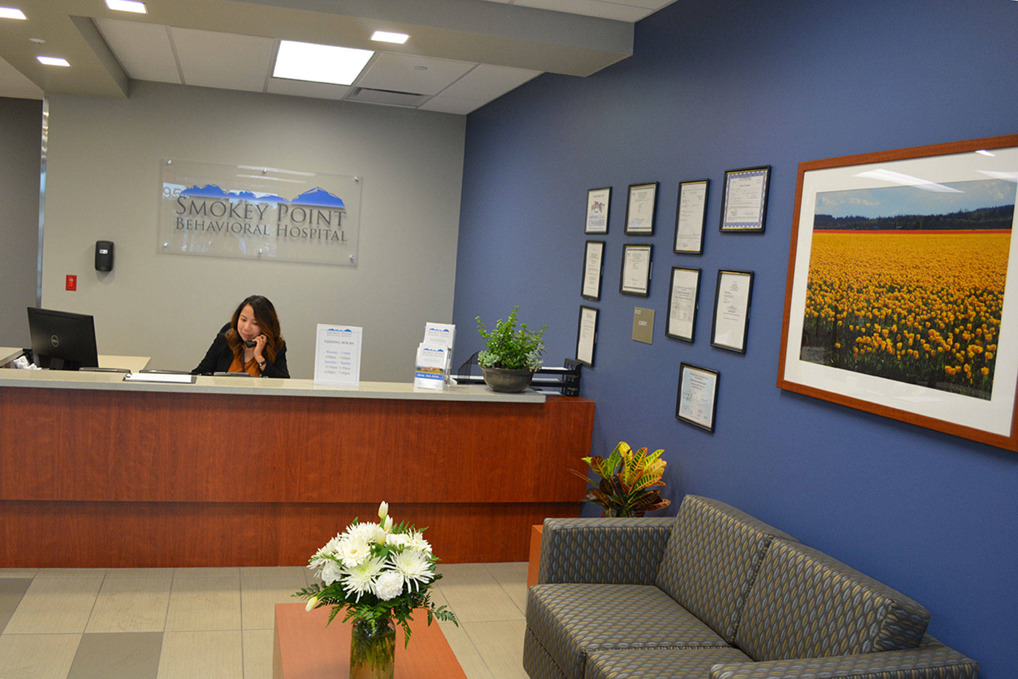 Governor helps open new 115-bed Smokey Point Behavioral Hospital (slide ...