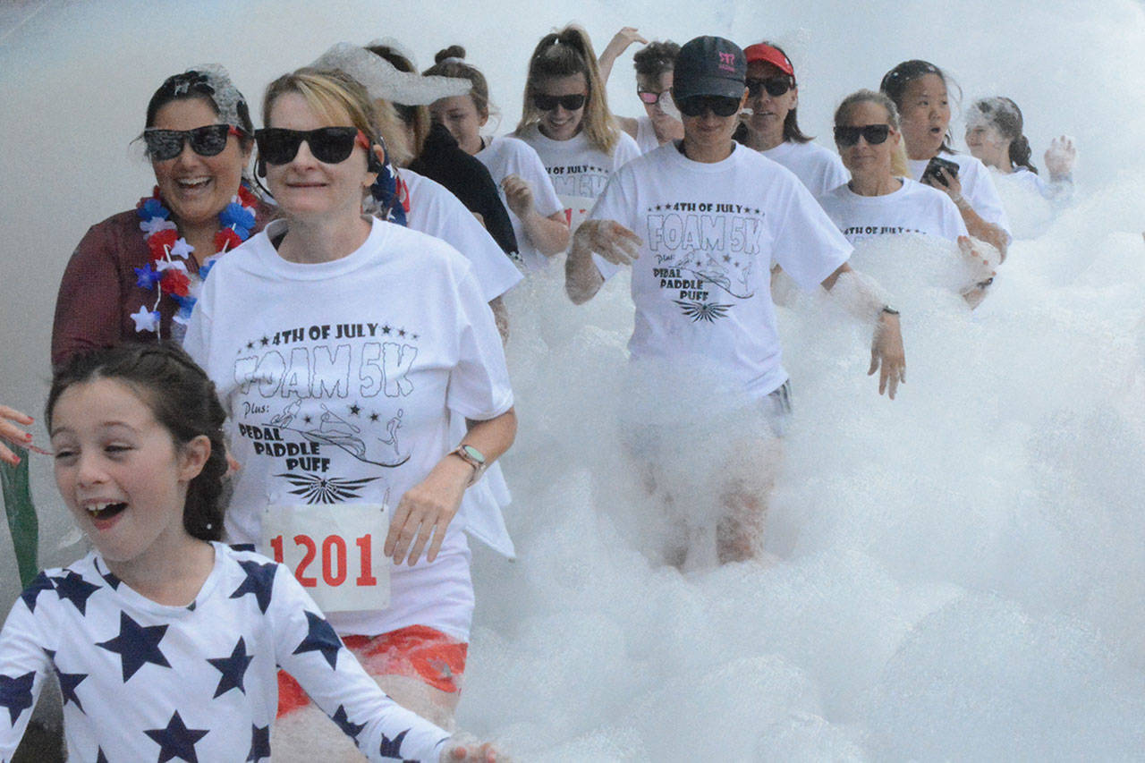 Dozens compete in 5K Foam Fun Run, triathlon in Arlington on 4th (slide ...