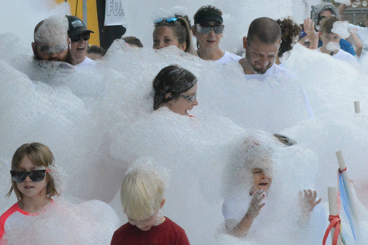 Dozens compete in 5K Foam Fun Run, triathlon in Arlington on 4th (slide ...