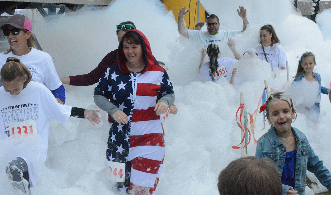 Dozens compete in 5K Foam Fun Run, triathlon in Arlington on 4th (slide ...